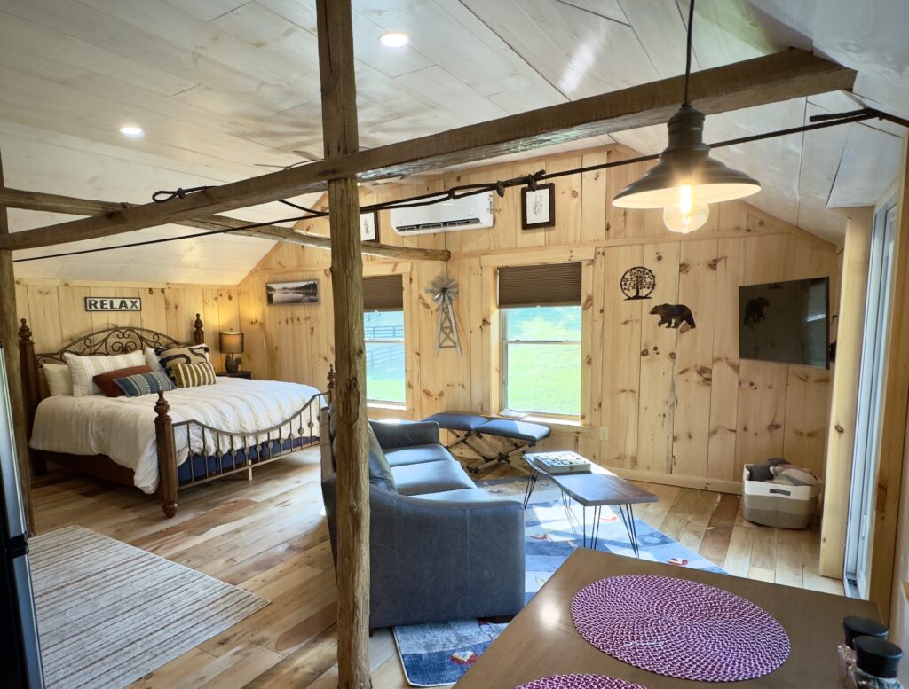 The Hay Loft - Sweet Springs Glamping